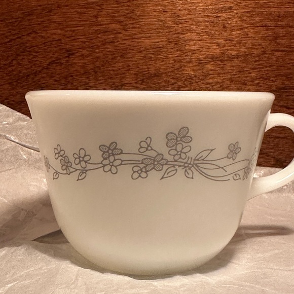 Pyrex | Kitchen | Mint Vintage Pyrex Ribbon Bouquet Milk Glass Coffee ...